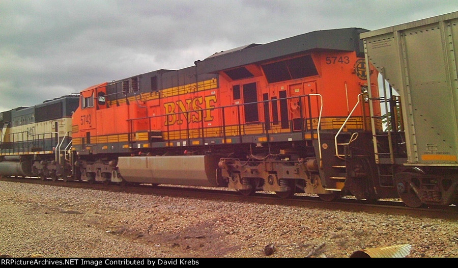 BNSF 5743